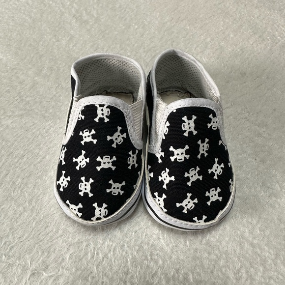 Bon Bebe | Shoes | Bon Bebe Baby Crib Shoes With Skull And Crossbones ...